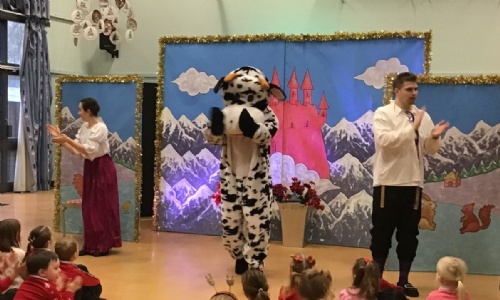 Hillmead Primary School - Panto Time!
